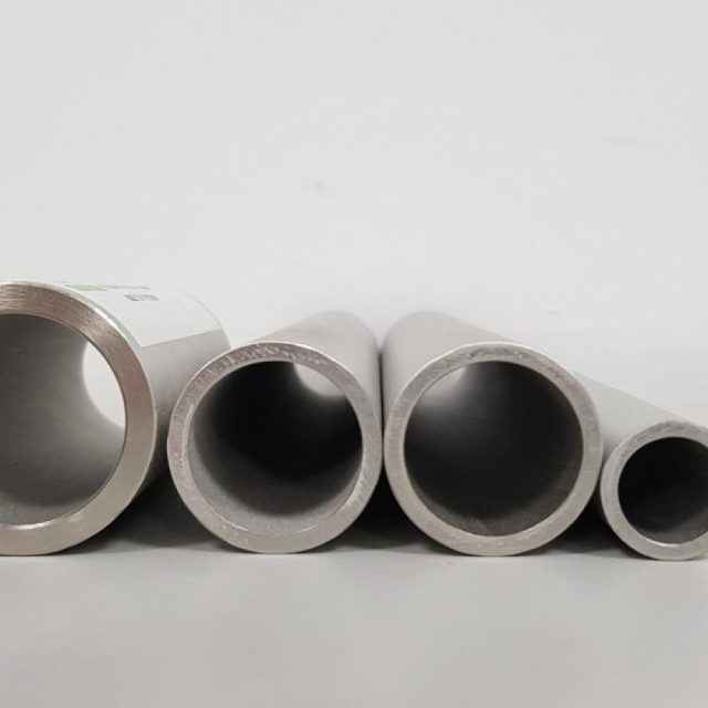 Differences Between N80 and L80 Oil Casing Pipes – Steel Pipeline Solution